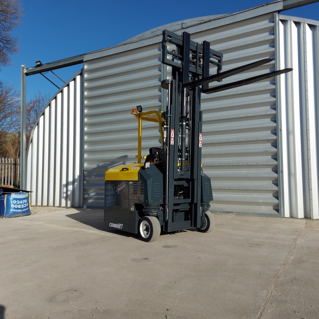 AL743 COMBILIFT CBE3000 3.0 Tonne Electric