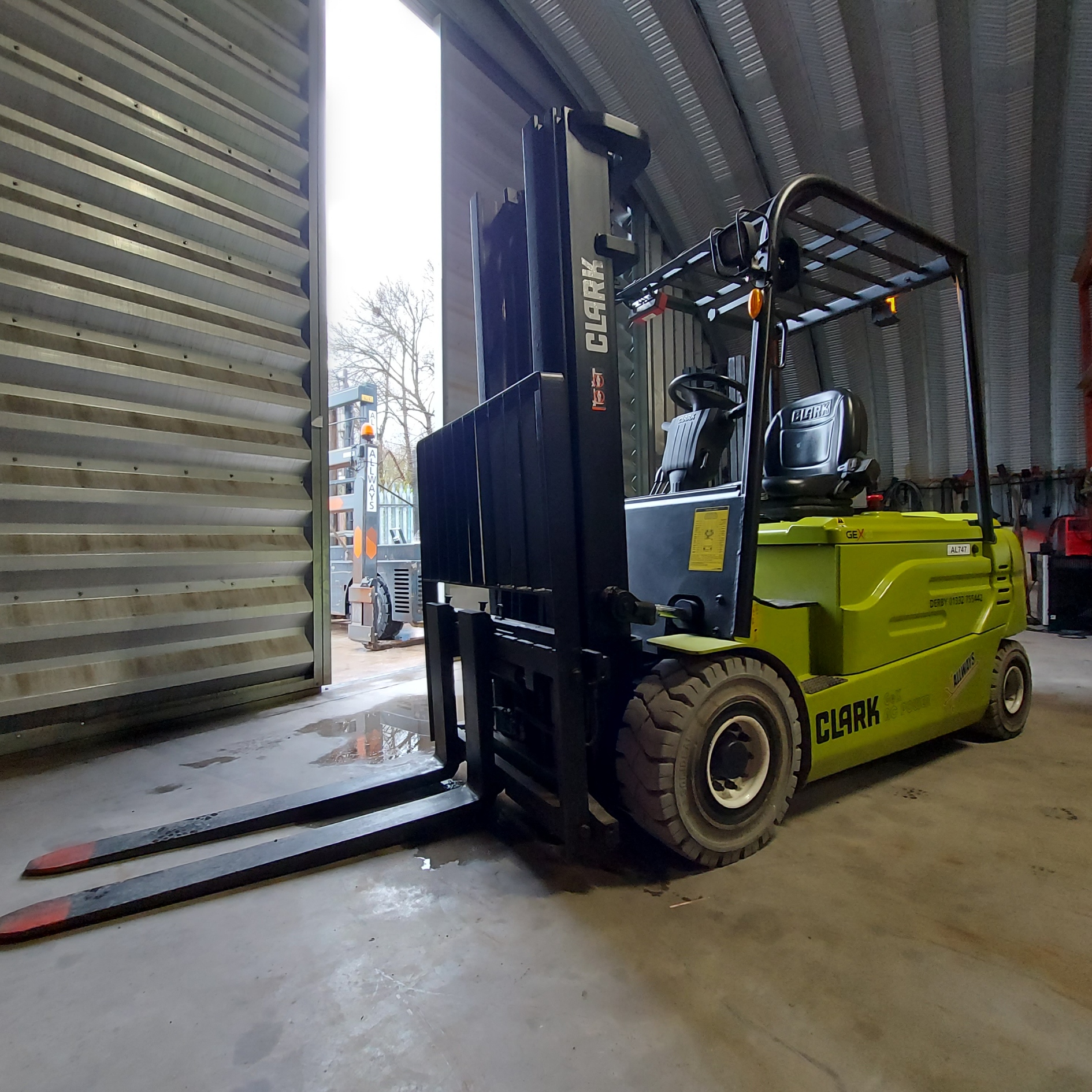 AL747 CLARK GEX-30 3.0 TONNE ELECTRIC