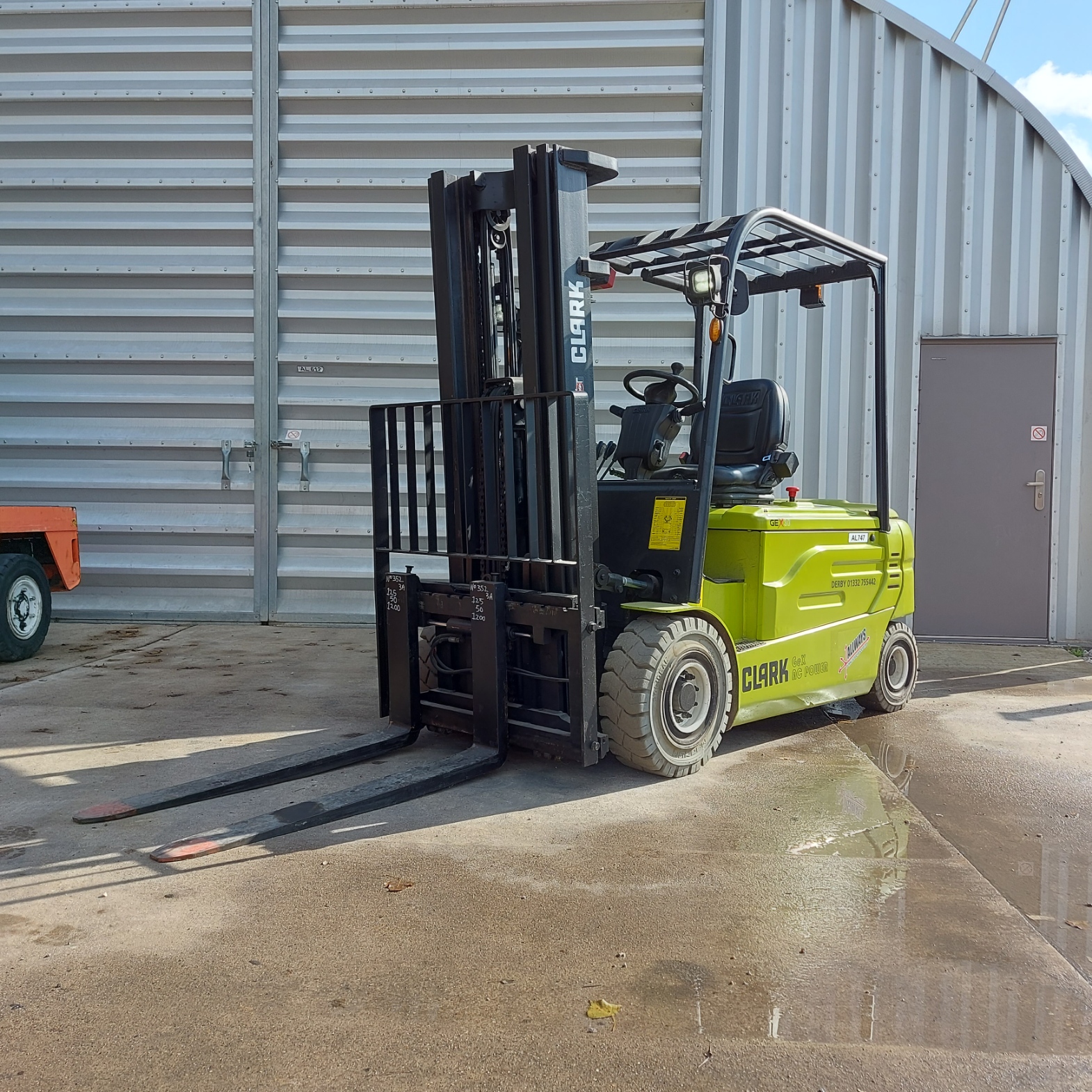 AL747 CLARK GEX-30 3.0 TONNE ELECTRIC