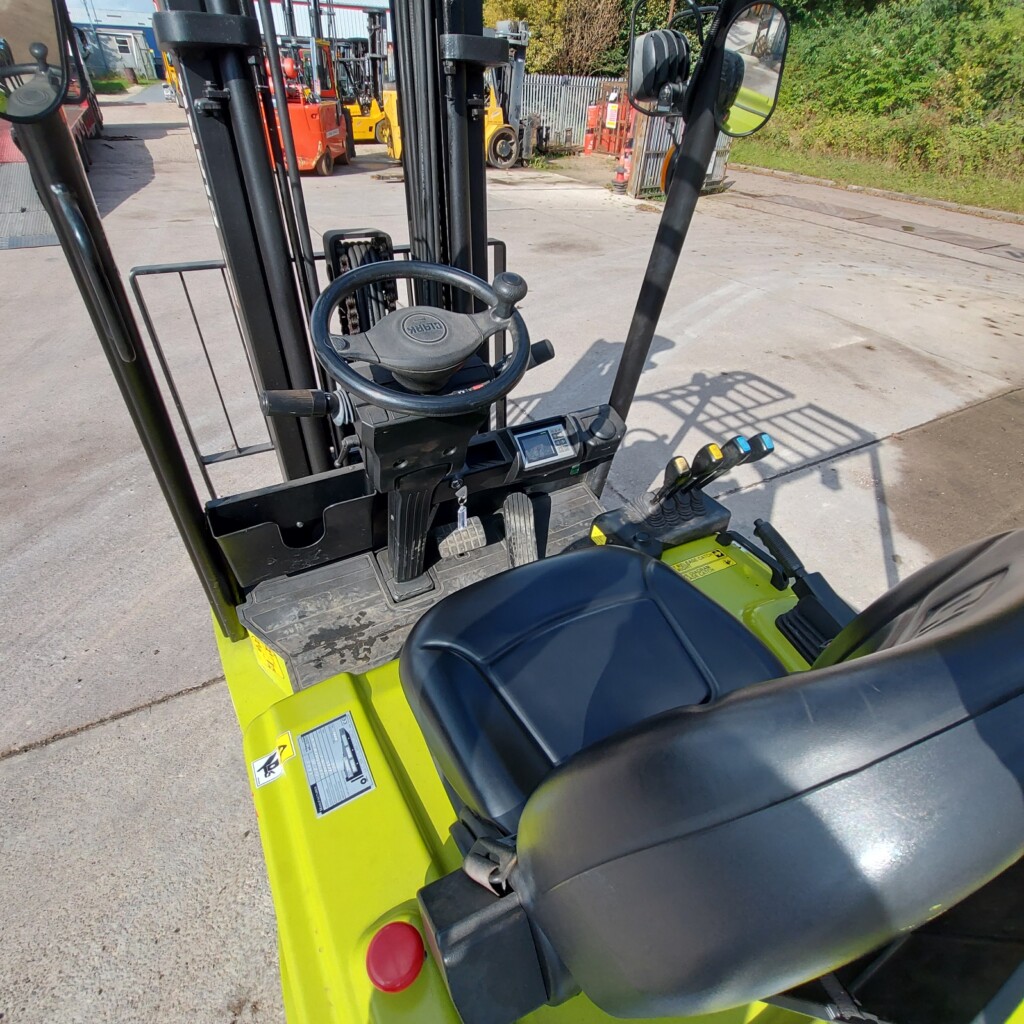 AL747 CLARK GEX-30 3.0 TONNE ELECTRIC