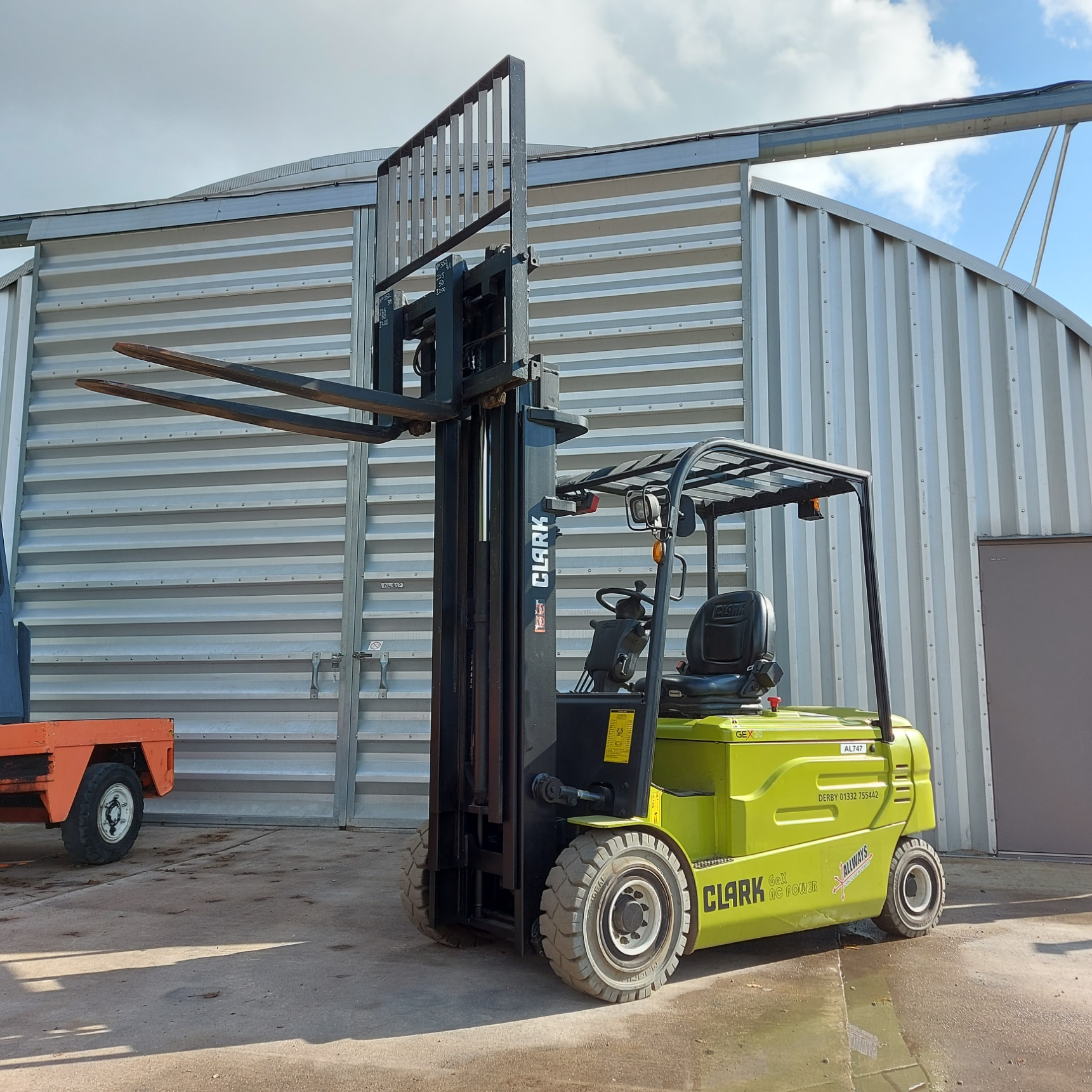 AL747 CLARK GEX-30 3.0 TONNE ELECTRIC